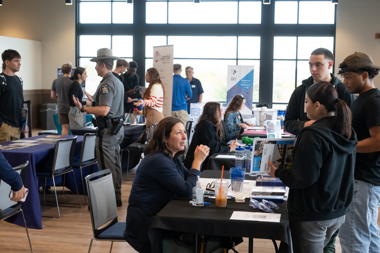 Mount career fair connects students with top employers | Mount Saint ...