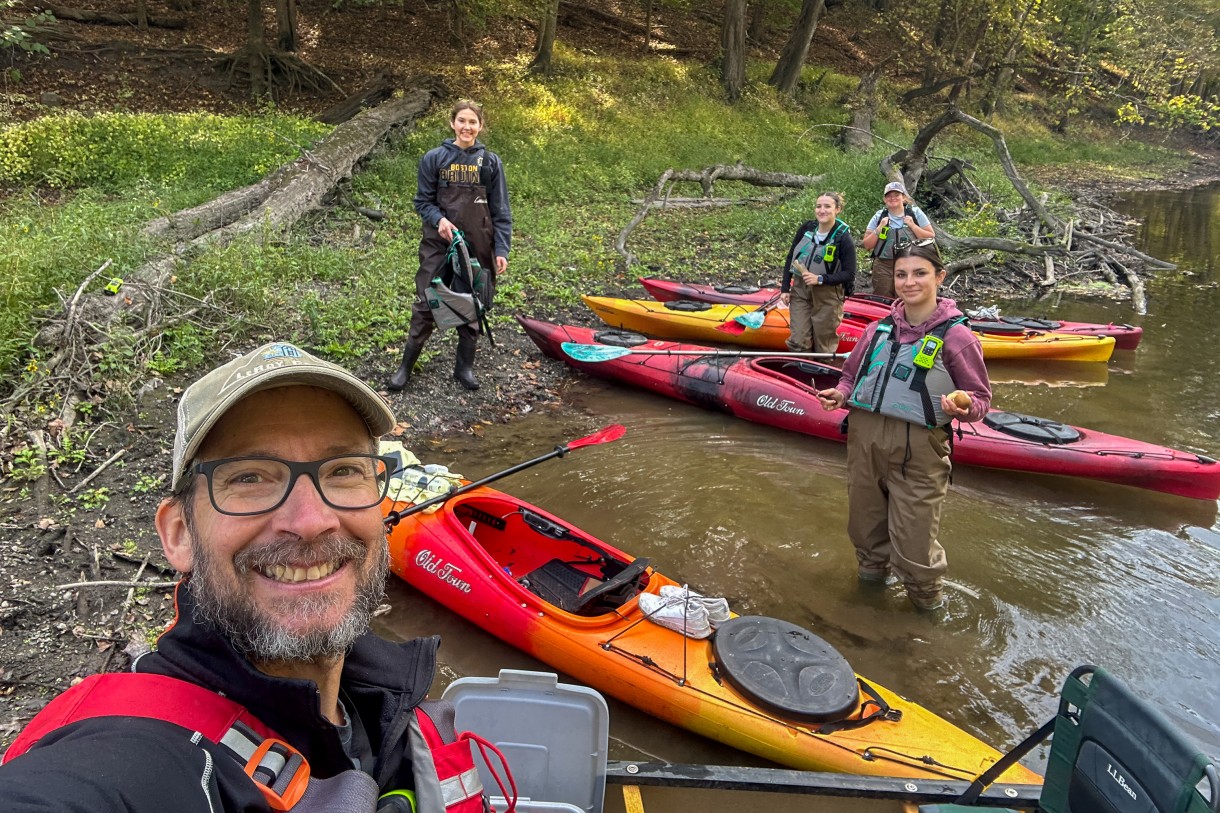 Mount students survey Wallkill River | Mount Saint Mary College