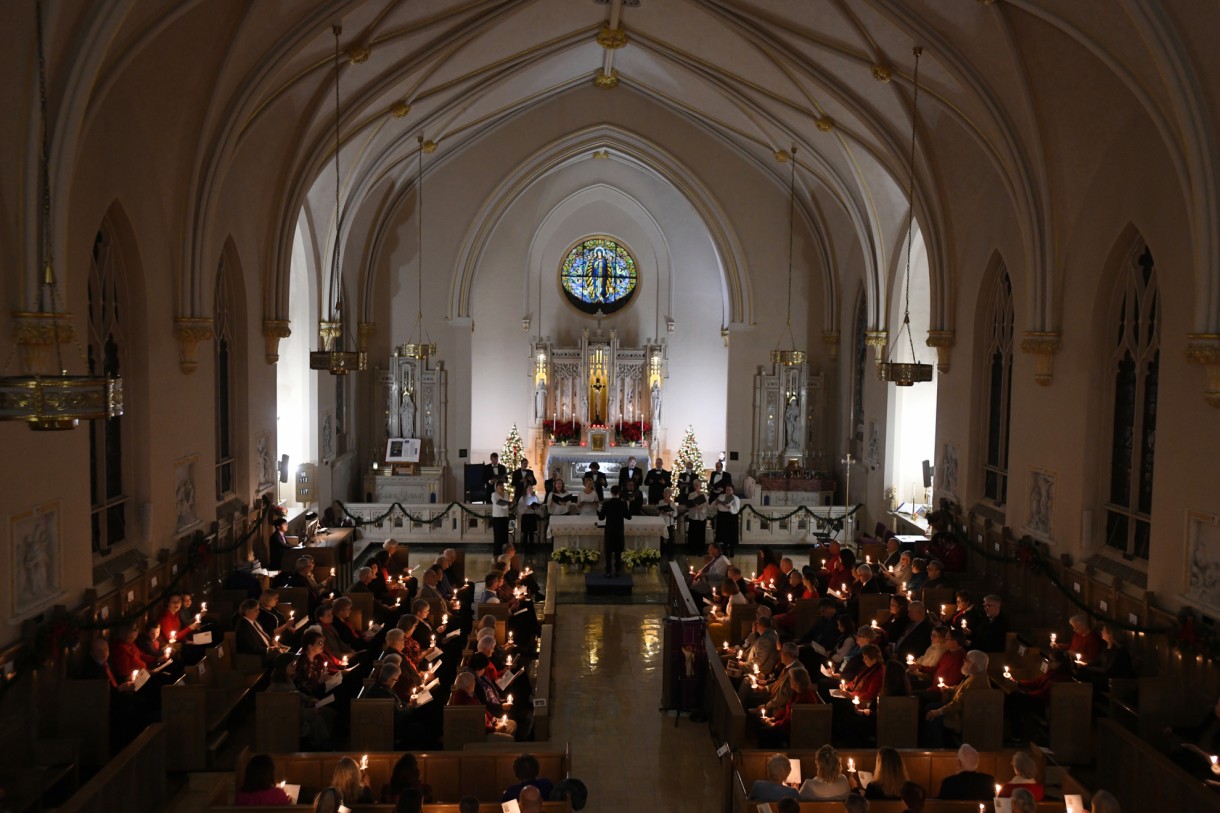 Mount revives annual Vespers tradition | Mount Saint Mary College
