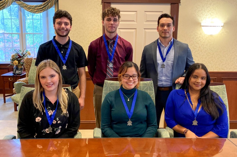 Nine Mount students complete prestigious Medici Scholar program | Mount ...