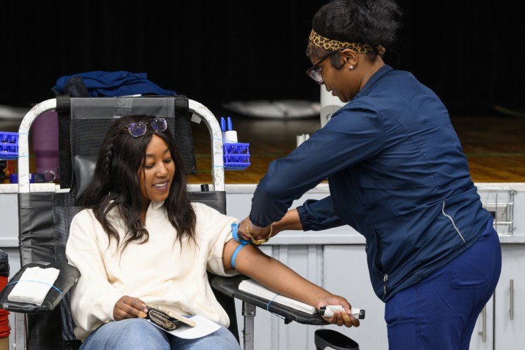 Mount hosts community blood drive | Mount Saint Mary College