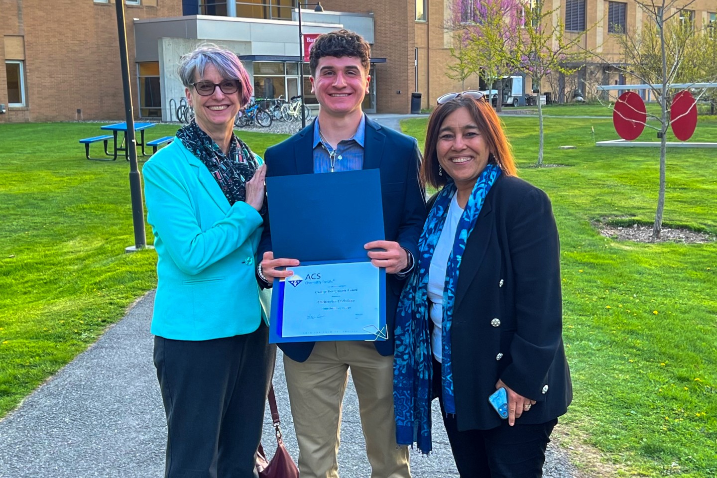 Mount Bio major earns ACS award | Mount Saint Mary College