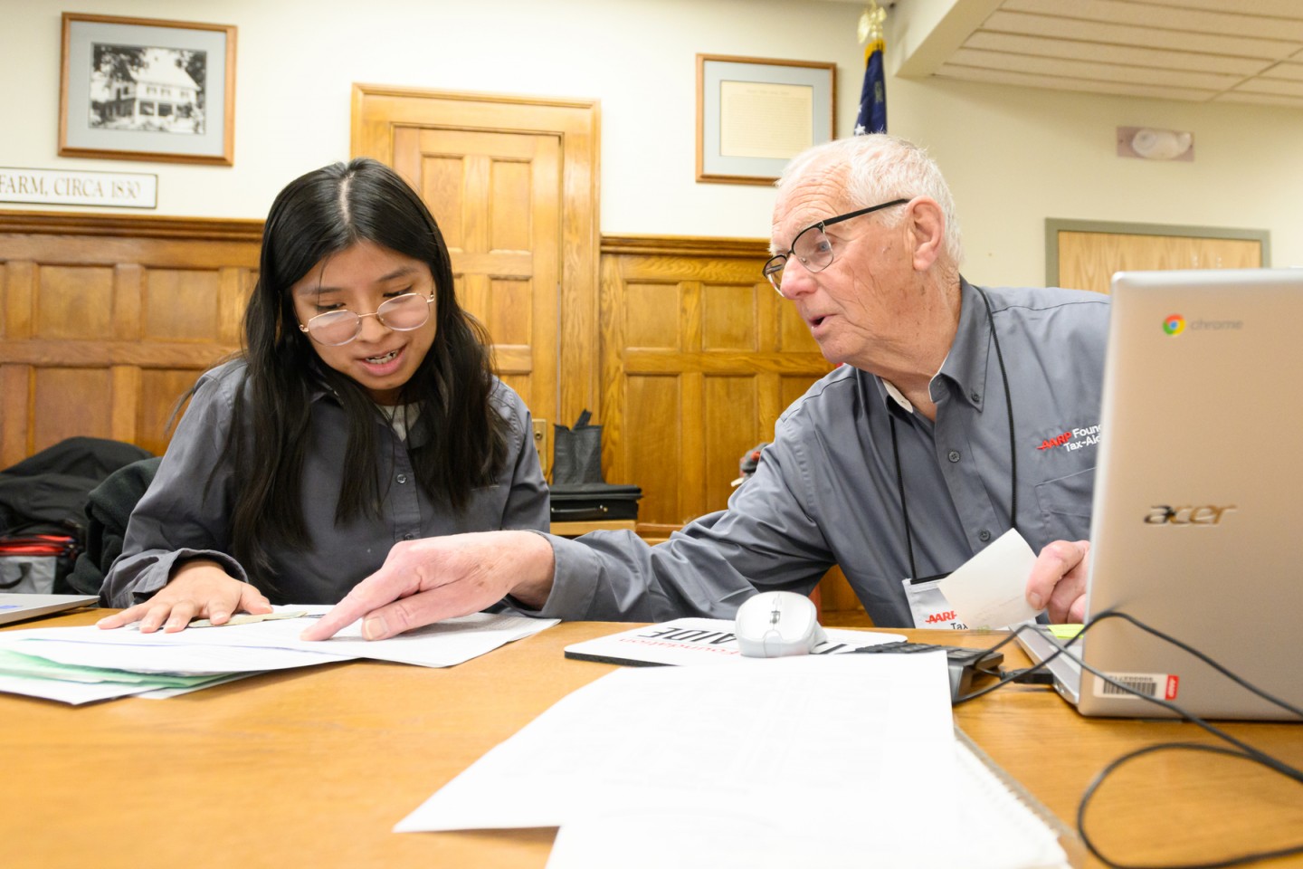 Making taxes less taxing: Mount students help local residents with tax ...