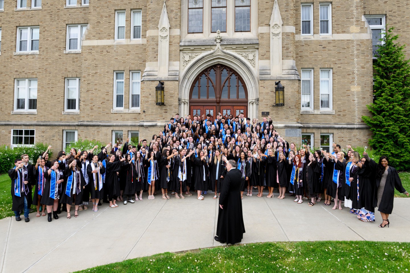 Mount celebrates graduating seniors with class toast, cruise, and more ...