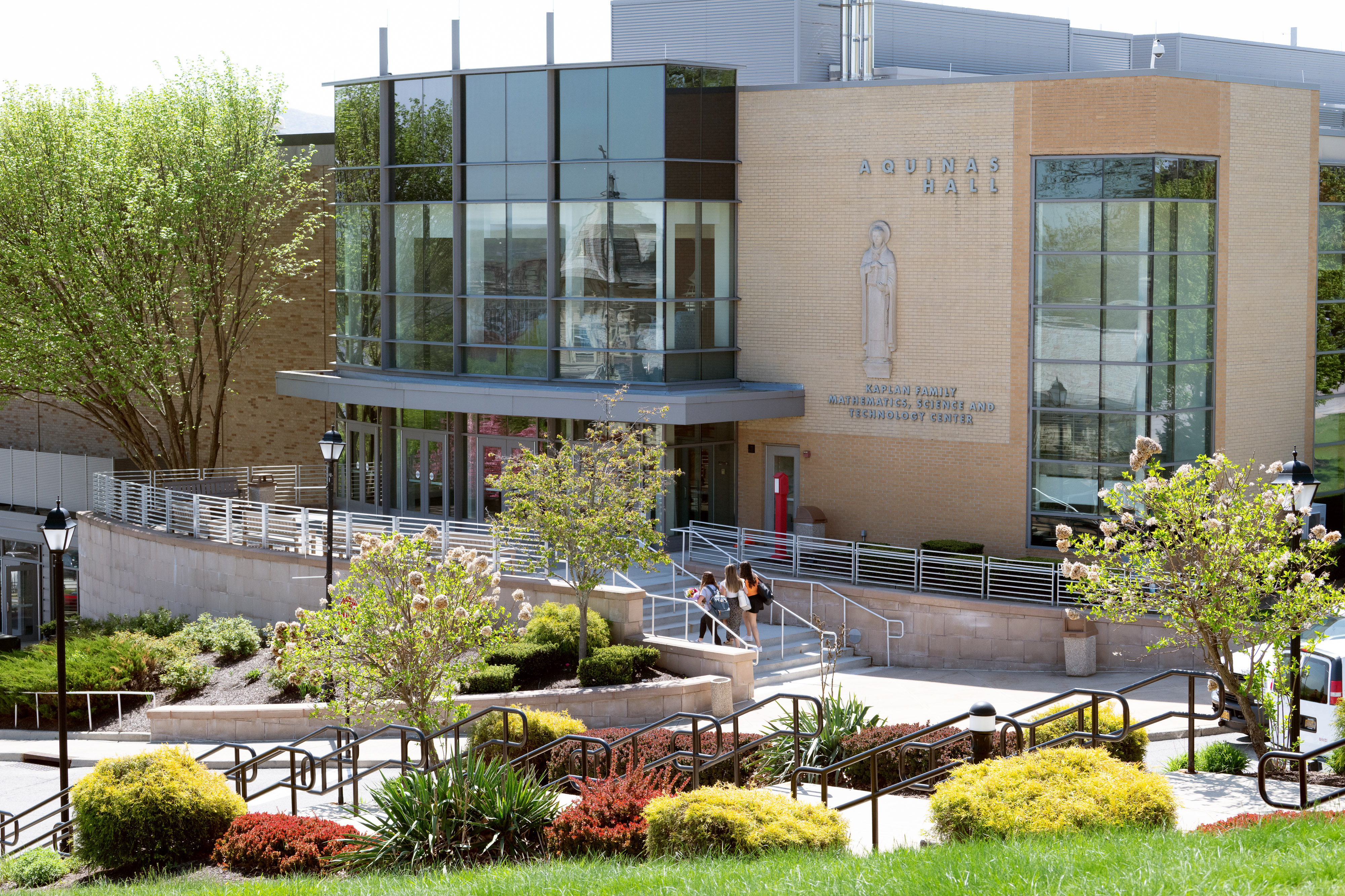 Nearly 300 students named to Mount’s Spring 2025 Dean’s List | Mount ...